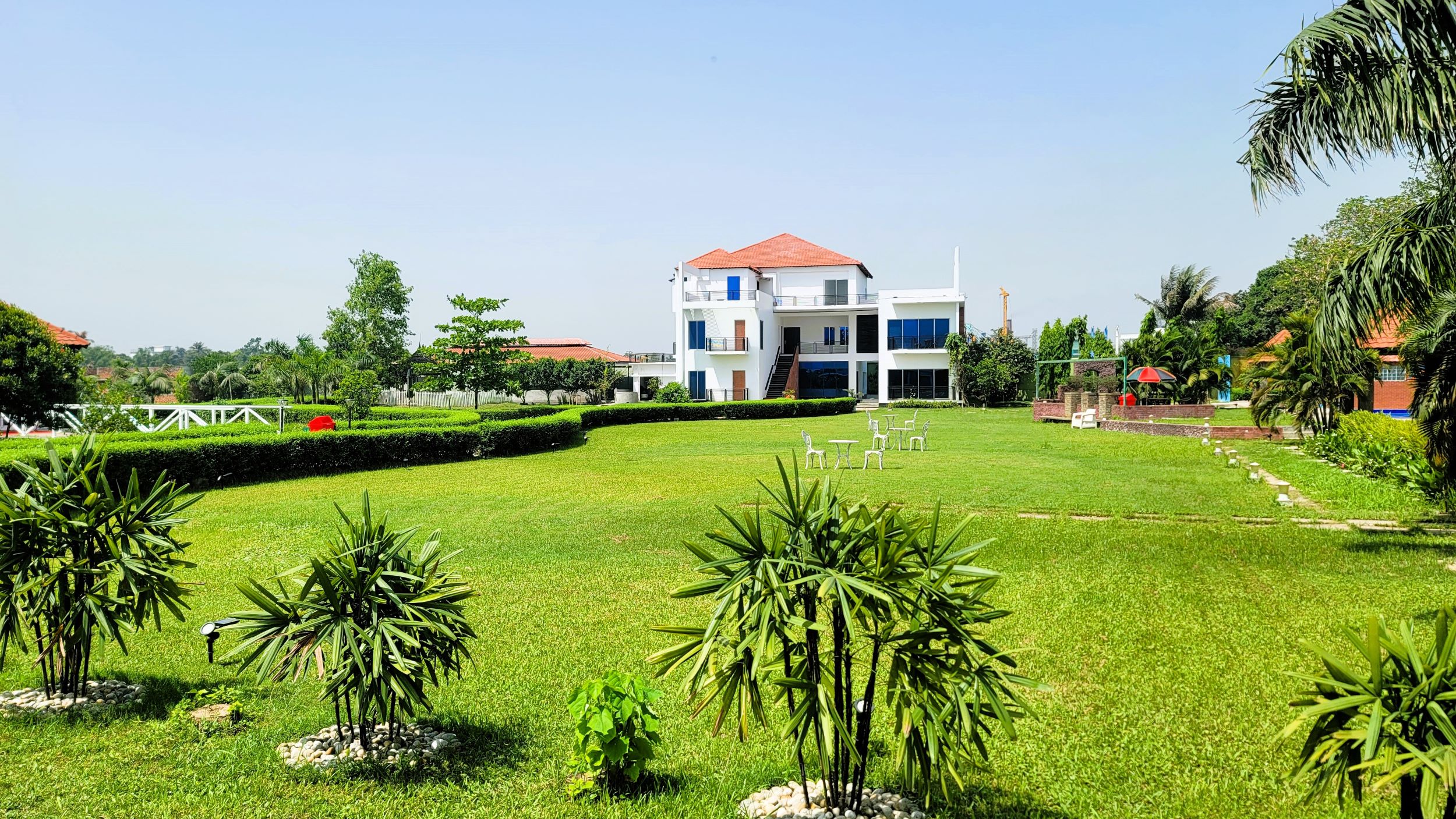 Crown Euro Inn – Luxury Hotel & Resort